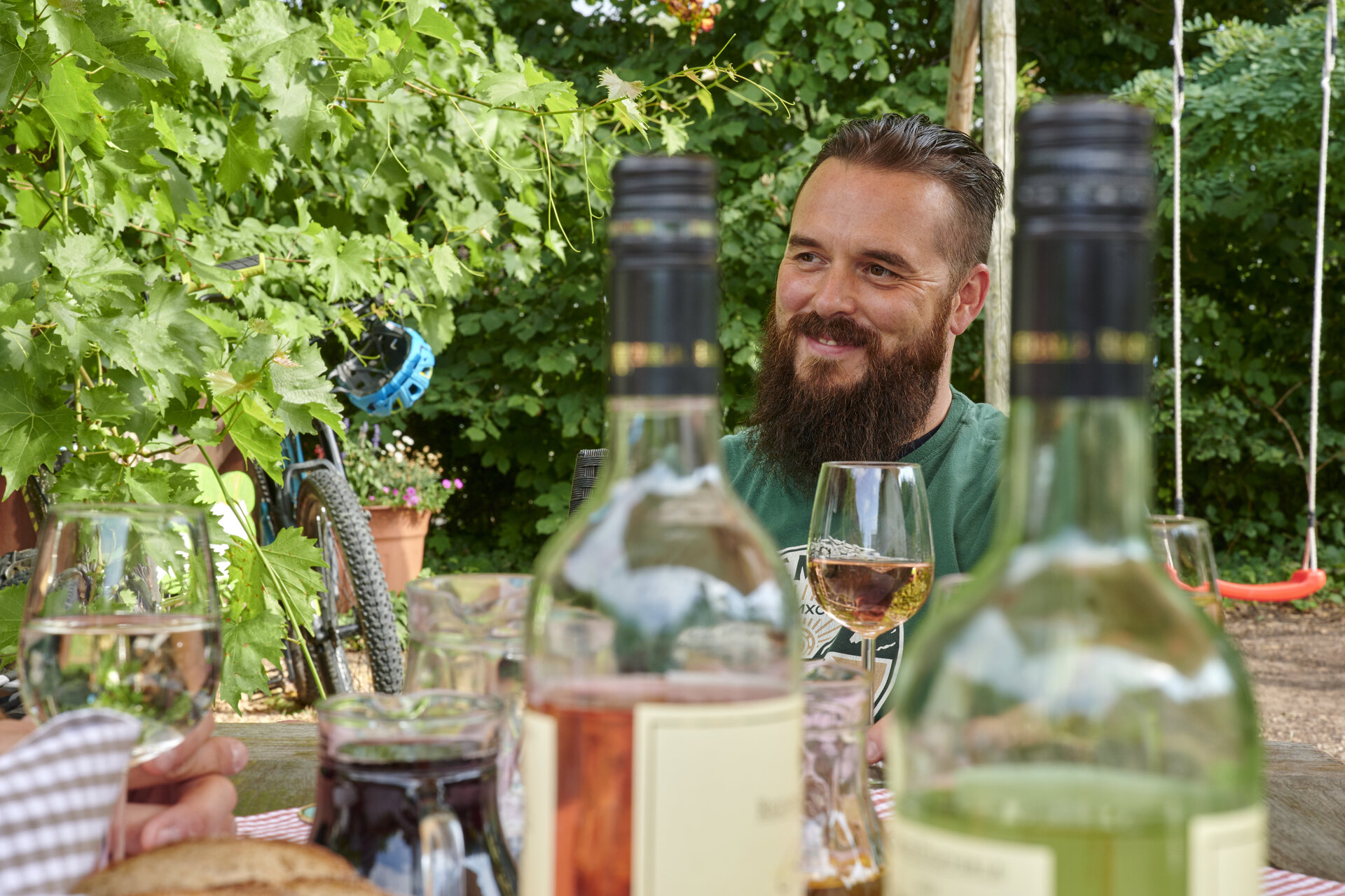 Beseneinkehr im Land der 1000 Hügel | Regional genießen & Wein erleben